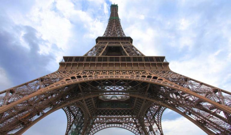 Torre Eiffel: guia completo com preços, dicas e advertências - Abrace o ... Torre Eiffel: guia completo com preços, dicas e advertências - Abrace o ...