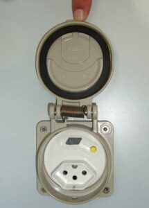 Tomada padrão europeu: modelos, voltagem e melhor adaptador